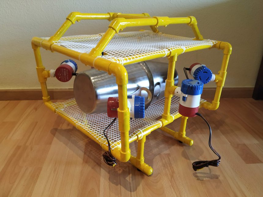 Finishing the frame for an Underwater ROV - Juanmi Taboada